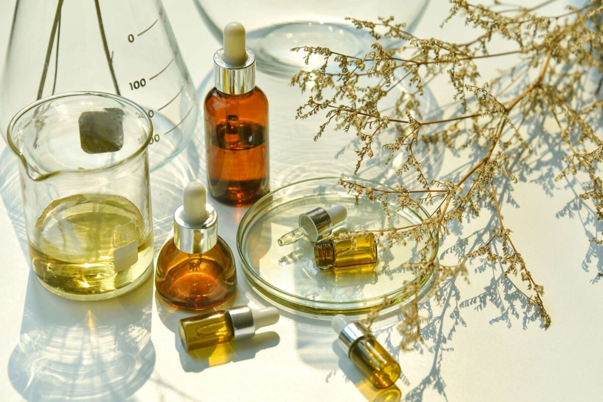 Natural vs Synthetic Aroma Chemicals: Key Differences